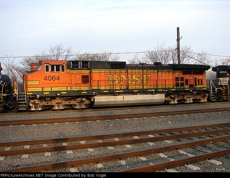 BNSF 4064